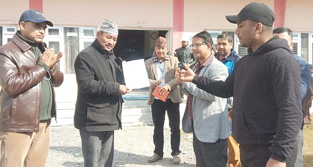 स्थानीय ब्यवसायीलाई प्राथमिकता दिन फर्निचर व्यवसायीको माग - Bhanjyang ...